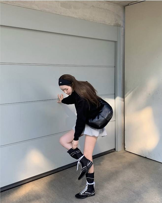 운동 나가는 줄 알았는데 화보였네” 170cm·47kg 여배우 스포티 데일리룩 대본은 내운명