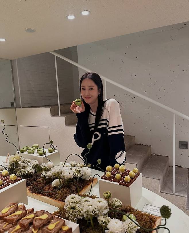 만우절 프러포즈받고 숨겨둔 딸 있다고 장난친 여배우 미니스커트 나들이룩 대본은 내운명