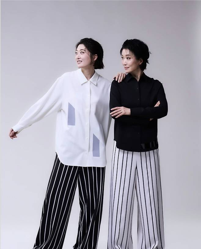 우아한데 유쾌하기까지 딸 신시아와 화보 찢은 63세 여배우 시밀러 화보룩 대본은 내운명