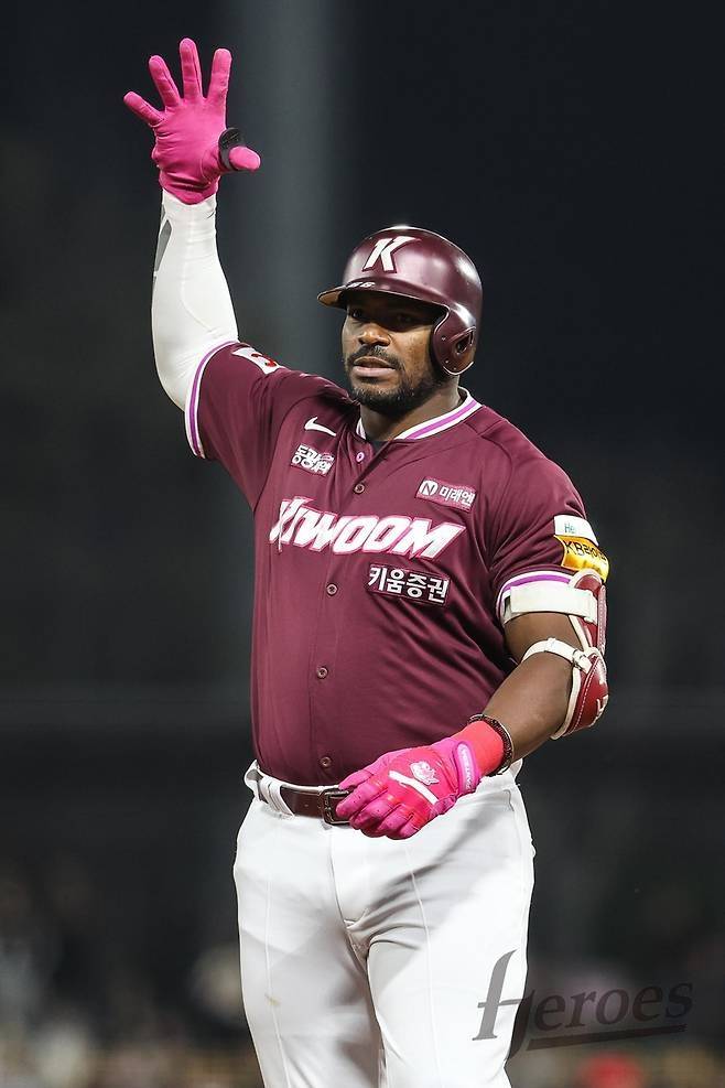 '148km 위협구' 키움, 김동엽 이어 푸이그까지 아찔했다...'제구 난조' 김유성은 2군행