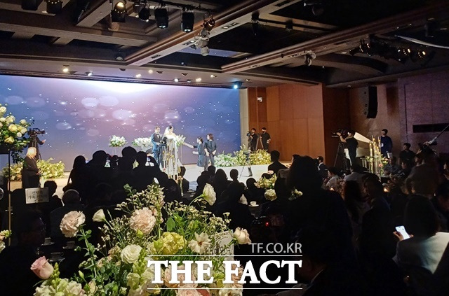 강일홍의 이슈토크 열기 후끈했던 심현섭 김종민 에일리 결혼식영상