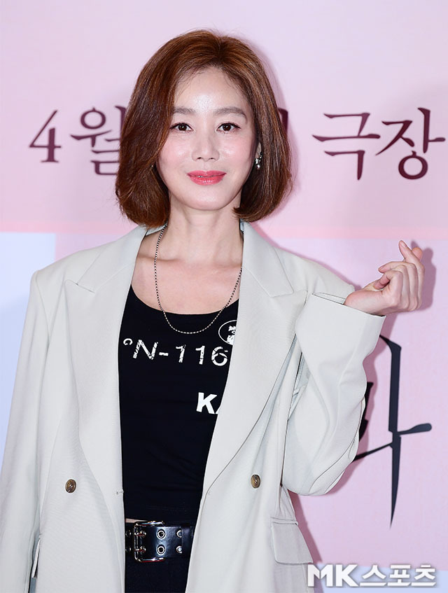 김성령 치마도 외투도 너무 커 50대 박시 오버핏 세련된 미니멀리즘 롱스커트룩 뷰티는 내운명