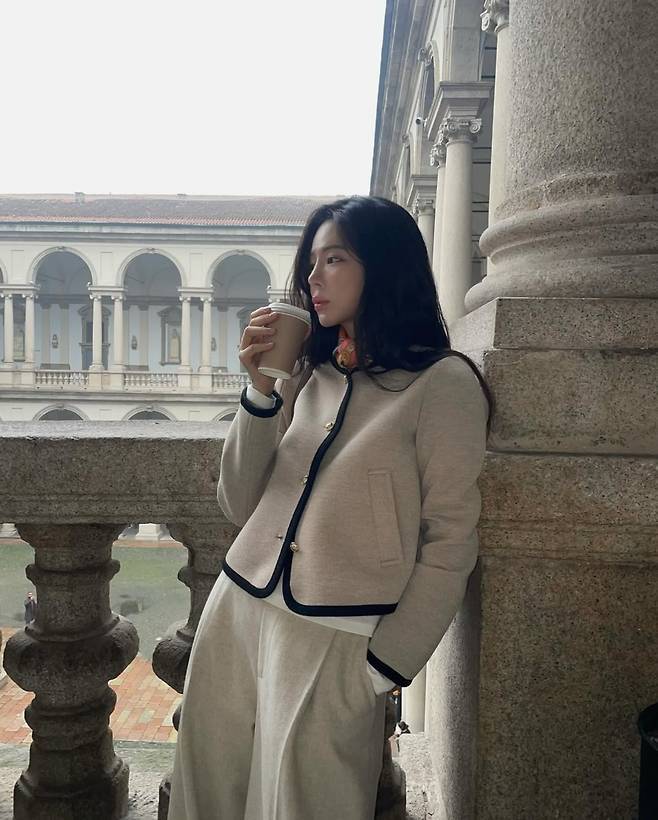 "몸도 마음도 가벼워" 11kg 감량, 48kg 넘으면 무겁다던 170cm 여가수, 재킷룩 | 대본은 내운명