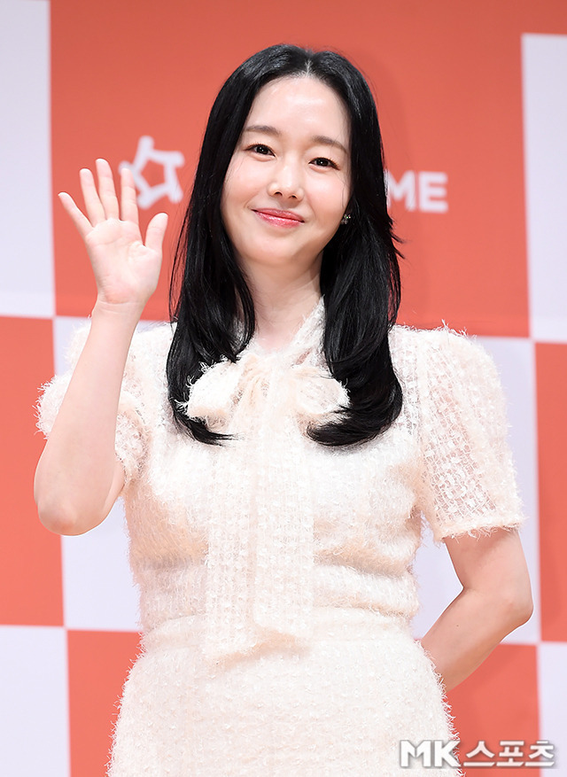 광기와 순수 이 극단의 공존 실화야” 시선 빨아들인 45세 여배우 드레스룩 대본은 내운명