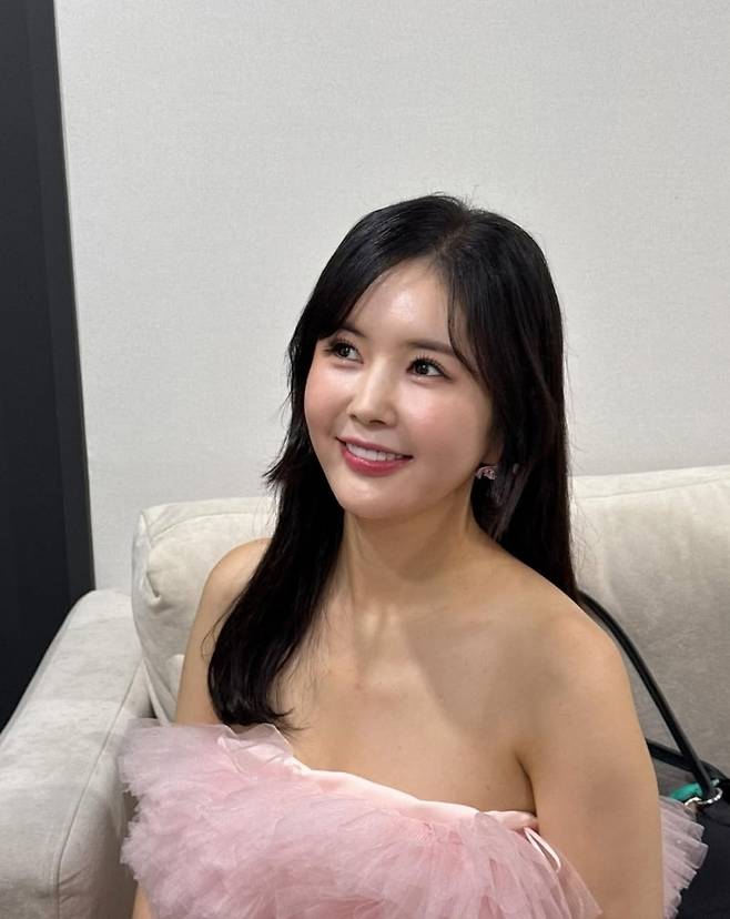 장영란 렌즈도 없이 홈쇼핑 안방마님 너무 내린 오프숄더 미니원피스룩 뷰티는 내운명