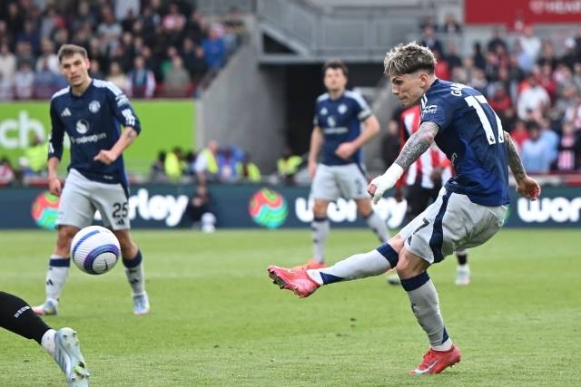 유로파 벗어나면 ‘동네북’ 맨유, ‘또또또또또또’ 못 이겼다…브렌트포트에 3-4 패배→PL 6G 무승 침묵 [EPL]