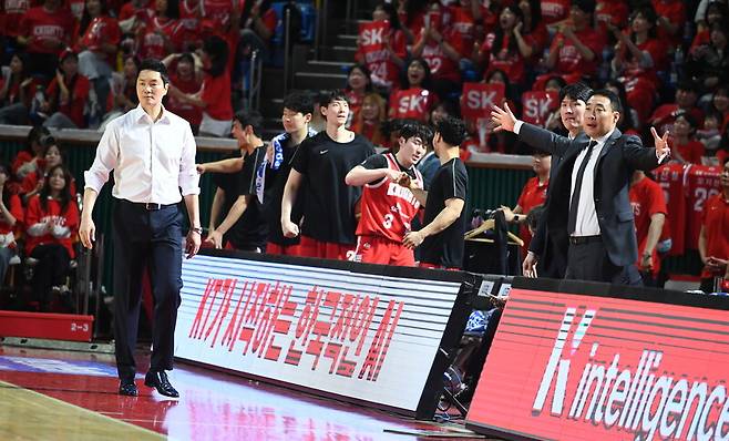 [KBL FINAL 프리뷰] ‘작전명: 장점을 살려라!’… 되찾아야 하는 SK-흐름 이어야 하는 LG