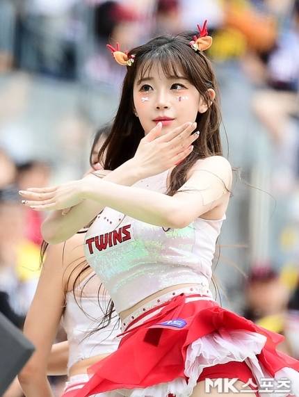 4억 치어리더 귀환”이주은 잠실 뒤흔든 ‘삐끼삐끼 여신