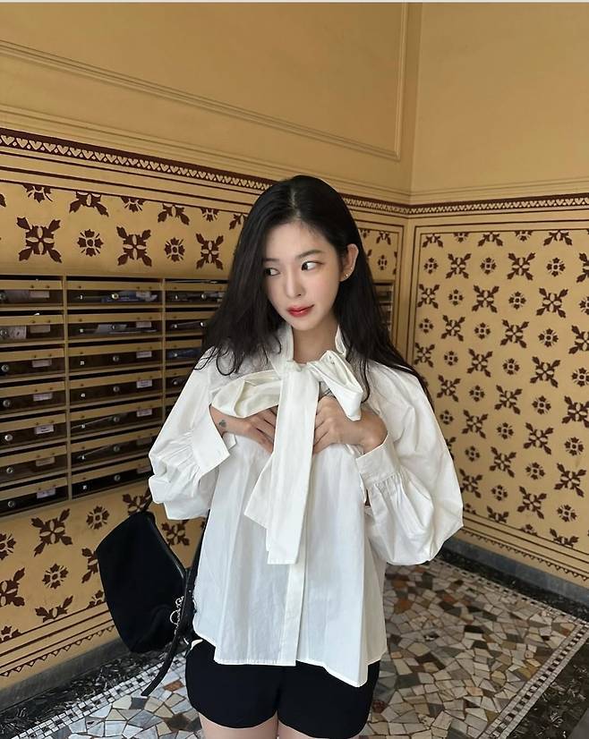 몸무게에 예민했던 여가수 11kg 감량 후 ‘마네킹 비율 터진 쇼츠룩 대본은 내운명