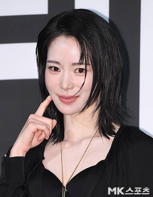 드라마 한 편으로 스타 되고 5살 연하 ️까지두 마리 토끼 다 잡은 여배우 점프슈트룩 스타와 패션
