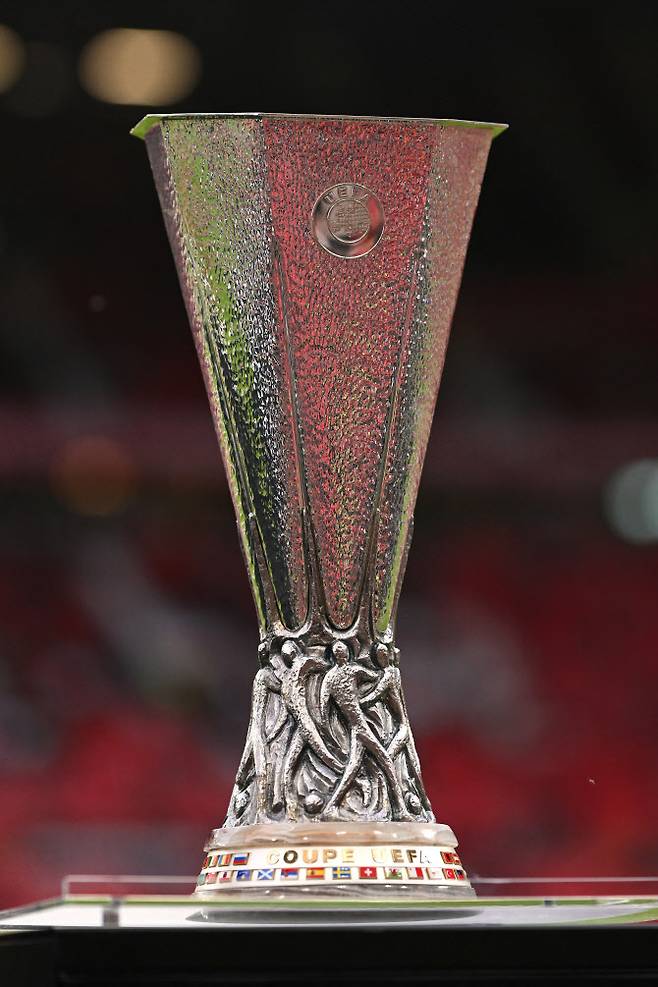 ‘EPL 하위권→UEL 결승’ 토트넘·맨유, 올인 작전 승자만 웃는다