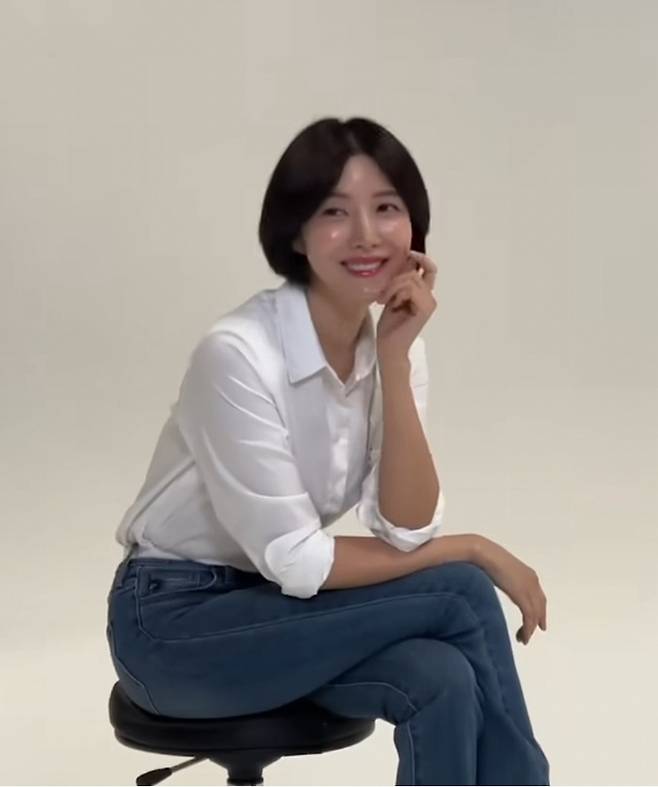 힘든 시기 매니저가 빌려준 돈 10배로 갚아 20년 의리 지킨 47세 여배우 데님룩 스타와 패션