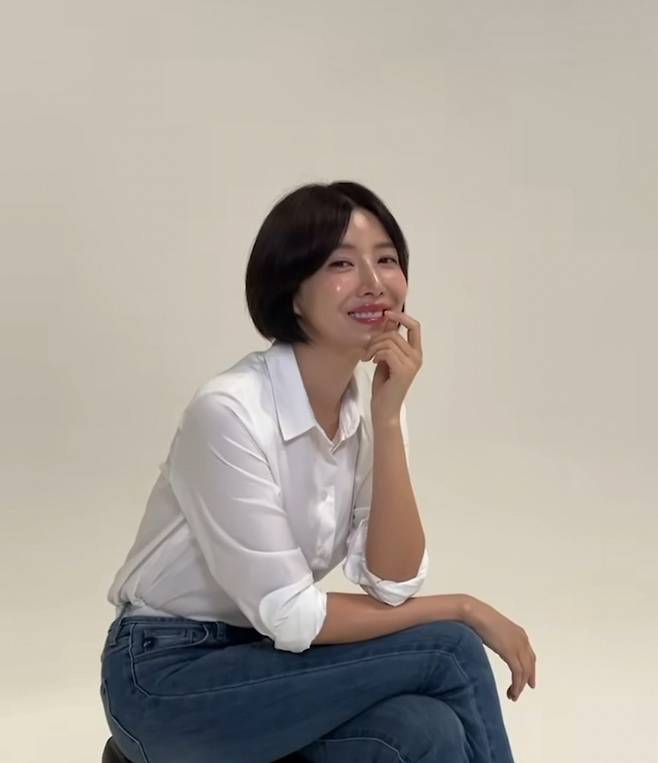 힘든 시기 매니저가 빌려준 돈 10배로 갚아 20년 의리 지킨 47세 여배우 데님룩 스타와 패션