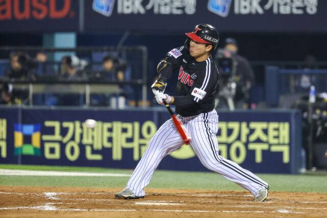 손주영 최고 152km+KKKKKK&문보경 홈런 포함 5출루, LG DH 1차전 1점 차 신승…삼성 충격의 패패패패패패 [MD대구]