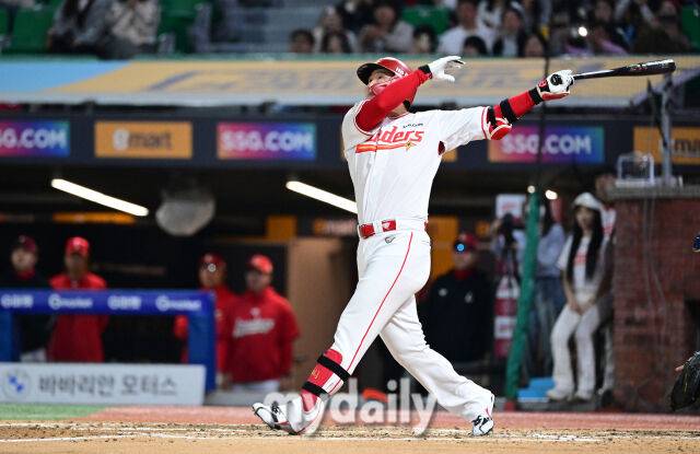 '터졌다 인천의 심장, 열었다 새 시대!' 최정, KBO리그 통산 500호 홈런 폭발…야구사에 영원히 남을 5월 13일