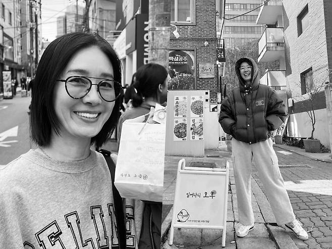 너무 예뻤는데 하루 9600원 받고 연기하던 여배우 캐주얼 데일리룩 대본은 내운명