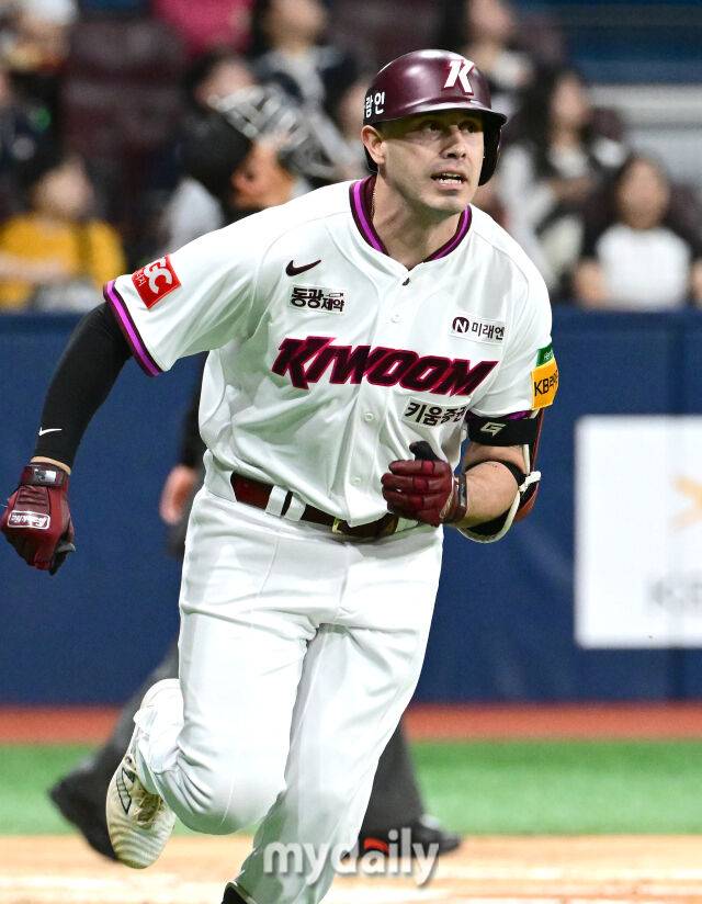 [단독] 'KBO 46승' 알칸타라, 키움과 계약 마무리 단계→韓 복귀 임박…카디네스-푸이그 중 1명 결별 유력