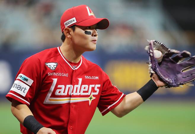 정준재가 치고 고명준이 넘겼다··· SSG, 3연속 위닝 시리즈보다 더 반가운 소득