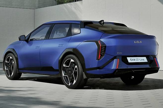 "미쳤다고 테슬라 사냐?" EV4 VS 모델 3.. 비교 결과에 테슬람들 발작 | 오토포크