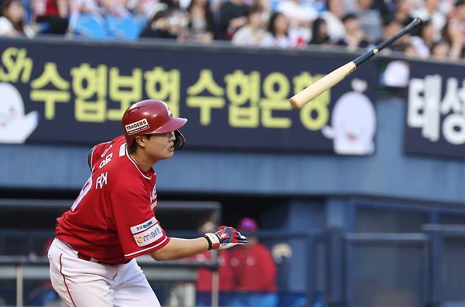 '전영준 깜짝 호투+고명준 2안타 2타점' SSG, 3연속 질주...25일 만에 '5할+1' [IS 잠실]