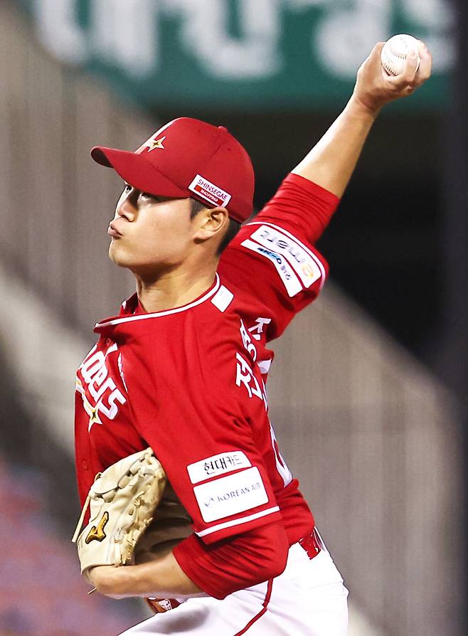 '전영준 깜짝 호투+고명준 2안타 2타점' SSG, 3연속 질주...25일 만에 '5할+1' [IS 잠실]