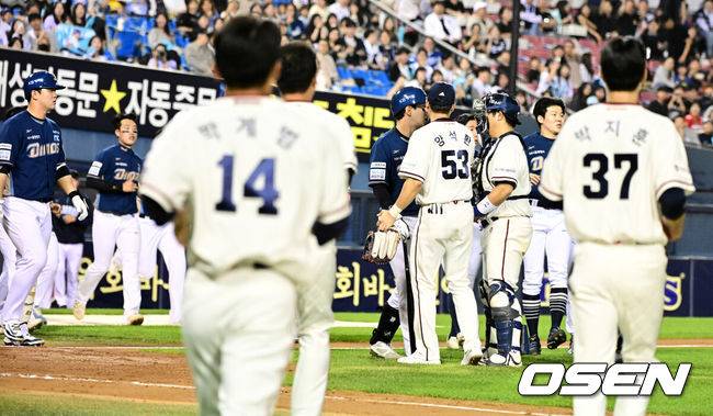 옆구리 사구는 참았지만…박건우, 콜어빈 머리 위협구에 뿔났다! 잠실 벤치클리어링 발발→큰 충돌 없이 마무리 [오!쎈 잠실]