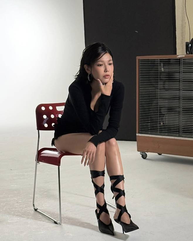최수영 눈부신 엘프 강림 복근 드러낸 튜브톱 헬스핏 보헤미안 미니스커트룩 뷰티는 내운명