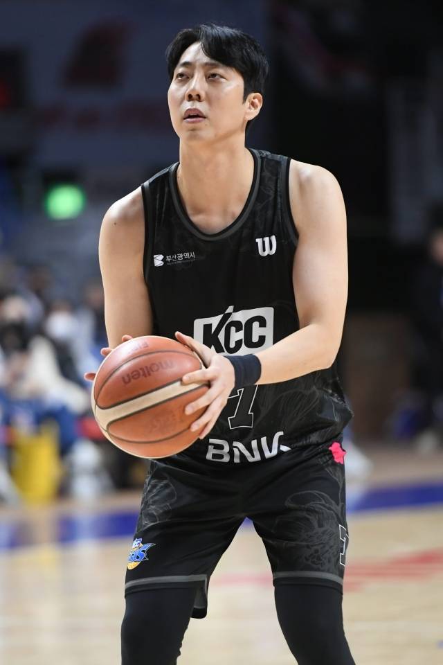 ‘빛과 소금’ 정창영, KCC 떠나 ‘문경은호’ kt와 2년·2억원 계약 “우승에 도움 될 거라 생각” [KBL FA]