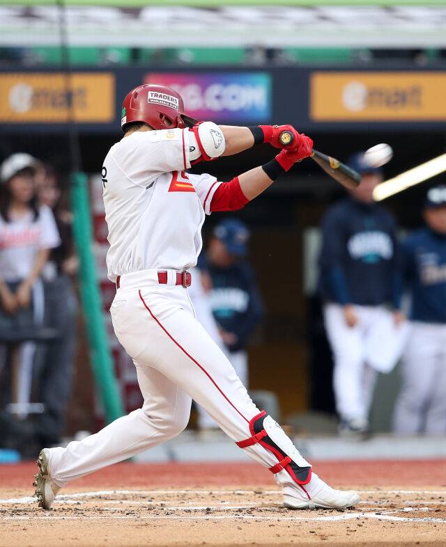 '157km KKKKKKKK' 앤더슨 VS '6이닝 1실점 QS' 신민혁 무사사구 명품 투수전…천재환 미친 호수비, SSG-NC 1-1 무승부 [MD인천]