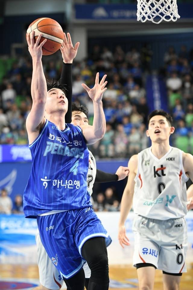 ‘플래시 썬’ 떠난 SK, ‘MVP’ 안영준과 김낙현 품었다 [KBL FA]