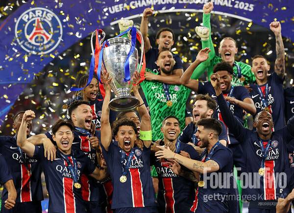 “저 UCL 챔피언이에요~!” 韓 최초 '트레블 위업' 이강인, 0분 출전에도 싱글벙글→SNS 프로필 변경