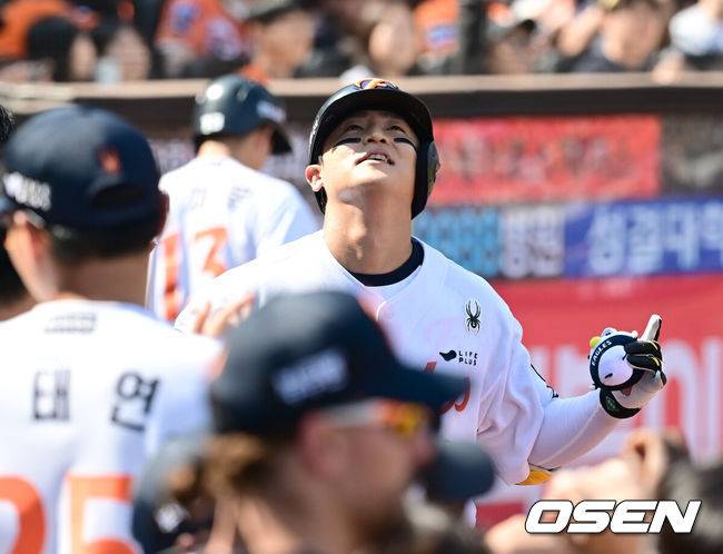 "아파도 참았다" 교체 거부한 간절함…한화 외야수 트레이드설도 수면 아래로, 이진영이 있잖아