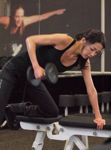 키 174cm,51kg로 너무 예뻐 아무도 49살이라고 믿지 않는 여배우 | 포켓뉴스