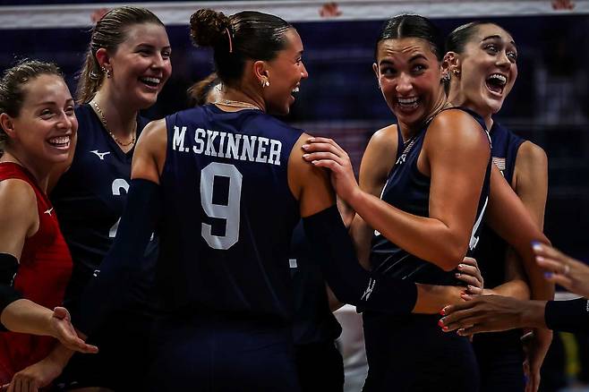 '강등 위기' 韓 여자배구, 미국에 0-3 완패→VNL 4전 전패 수렁... '우승후보' 日 4연승 선두 질주