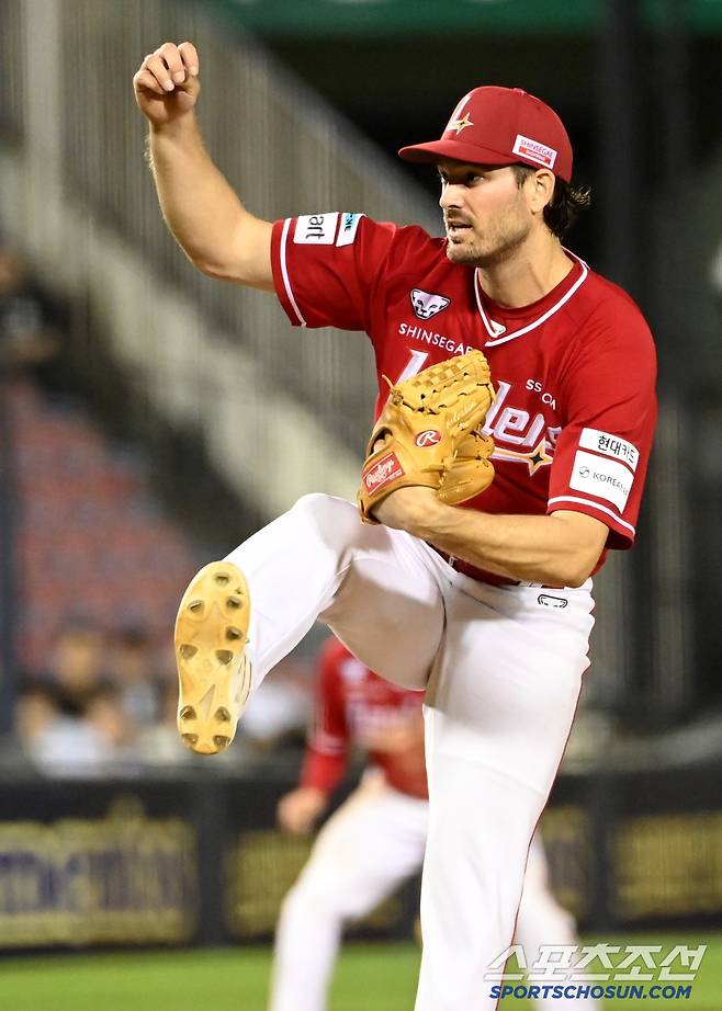 인천 하늘 찢은 한방 → 앤더슨 7이닝 11K 완벽투! SSG 3연패 탈출, 롯데에 1대0 신승 [인천리뷰]