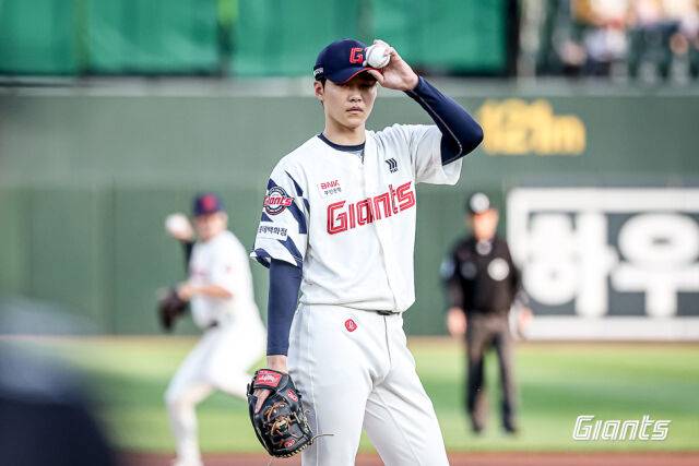 동료+후배들은 자리 잡아가는데…'위축'도 됐던 155km 좌완 파이어볼러, 그래도 '가능성'을 던졌다 [MD부산]