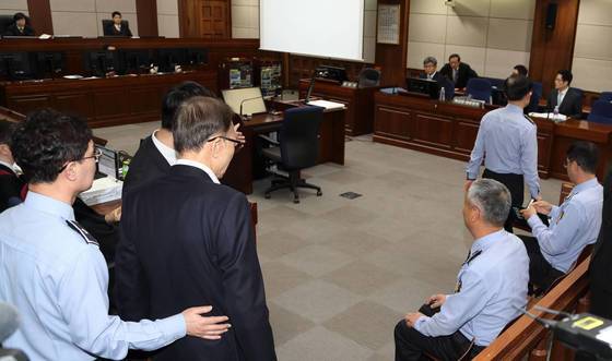 변호나 똑바로 해 이 Xx야법정서 터졌다 尹 폭언·막말