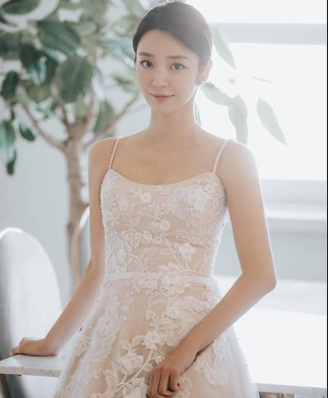 월급 받으러 갔는데 너무 예뻐서 그자리서 캐스팅 돼 데뷔한 방송 작가 패션룸