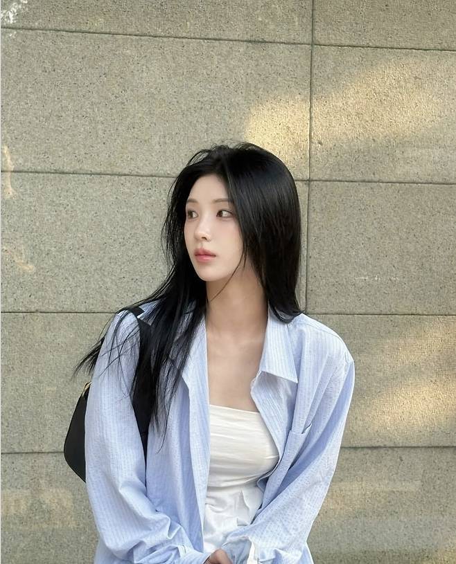 169cm·49kg에 분위기까지 금수저급… 압도적 실루엣 자랑한 여배우, 데일리룩 | 대본은 내운명