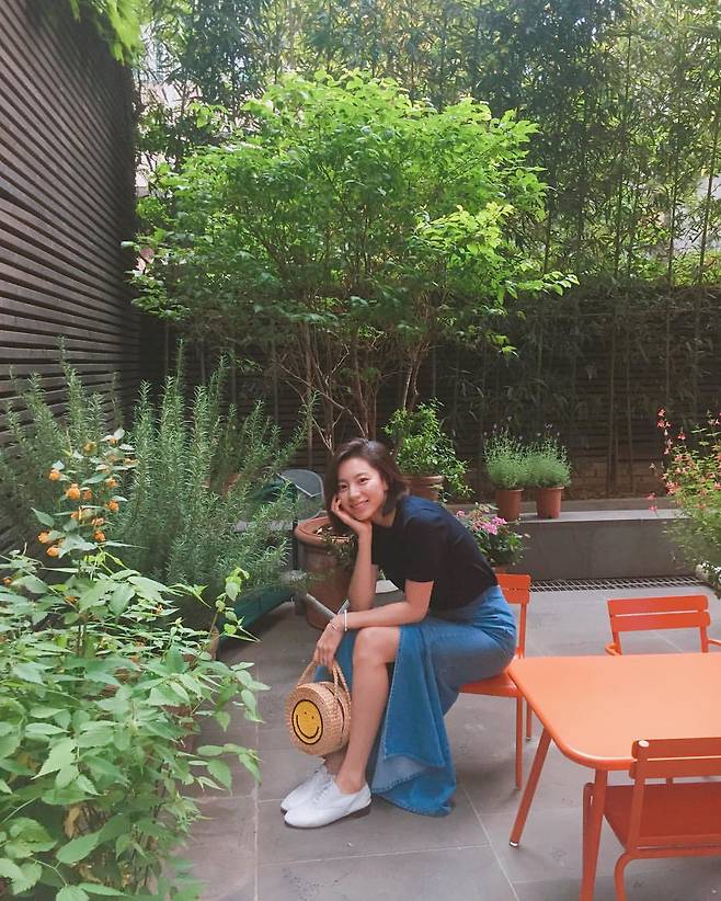 황정음 고등학생 같아 진솔한 얘기 주인공으로 화제된 여배우 일상룩 라이프업