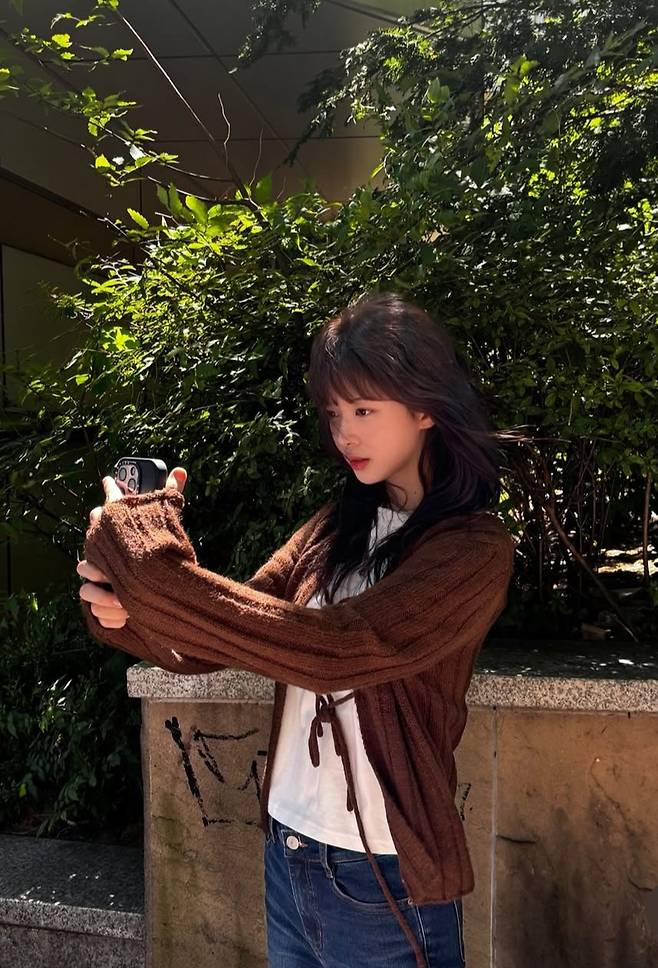 166cm에 39kg? 몰라보게 예뻐진 '인형 비주얼' 아역 출신 여배우, 캐주얼룩 | 스타와 패션