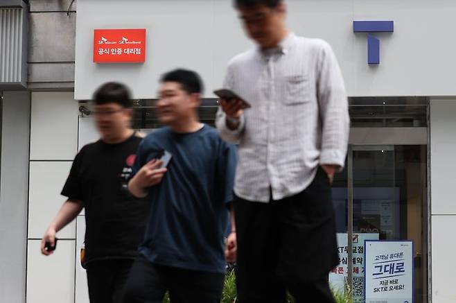 "영업을 못해서" SKT, 2Q 가입자 뺏겼는데 선방?