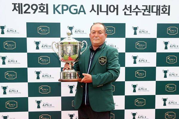 김영우, KPGA 시니어 선수권대회서 프로 첫 우승