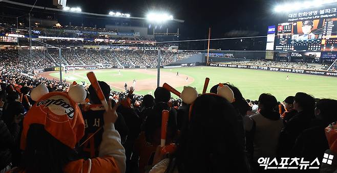 '이제 반환점 돌았는데' 한화, KBO 44년 최초 대역사 머지 않았다…40경기 중 36번이나 1만7000석 '전석 매진' [대전 현장]