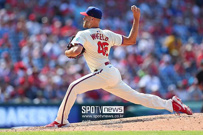 "2년 뒤 은퇴" 말이 되나…159km 강속구로 퍼펙트게임 할뻔, 괴물투수와 사이영상 경쟁에 주목