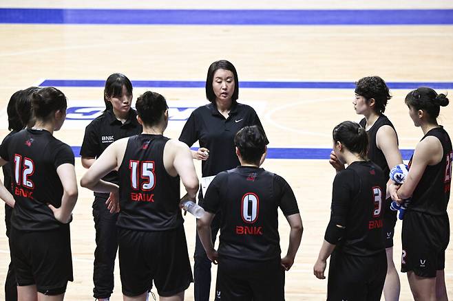 [퓨처스리그] ‘1경기가 만든 B조의 운명’ BNK, 26점 차 패배로 4강 진출 무산… 삼성생명은 구사일생