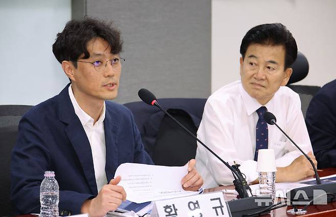 AI G3 강국 신기술 전략 조찬 포럼 발제하는 황영규 알체라 대표