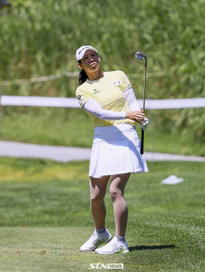 [STN포토]황연서, 핀까지 보낸다