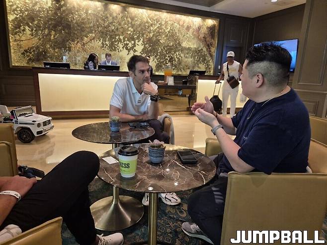 갤럭시 쓰는 스페인 농구 레전드 호세 칼데론 “KBL 팀과의 만남 기대한다”