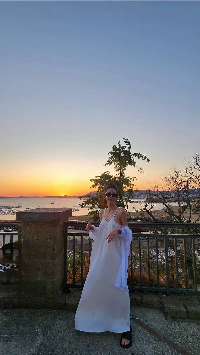 "168cm·41kg 뼈만 남은 보디” 태국 상류층 사모님, 원피스룩 | 대본은 내운명